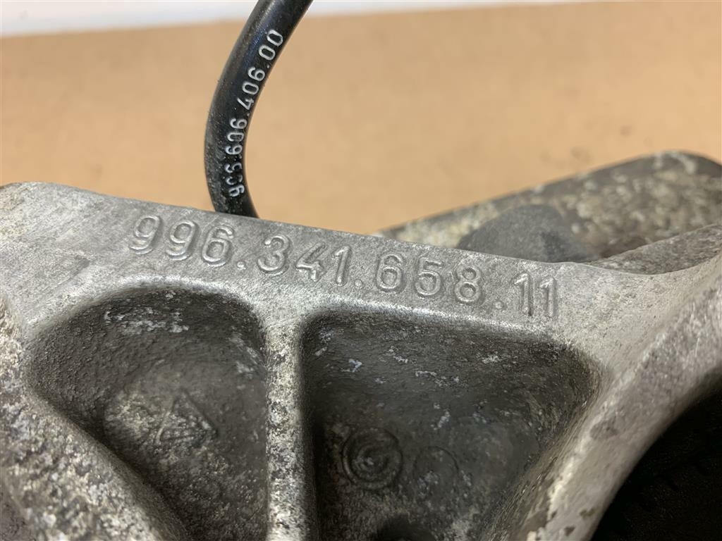 Porsche Boxster Front Upright & Hub Assembly P/n. 996 341 658.11 (RIGHT ...