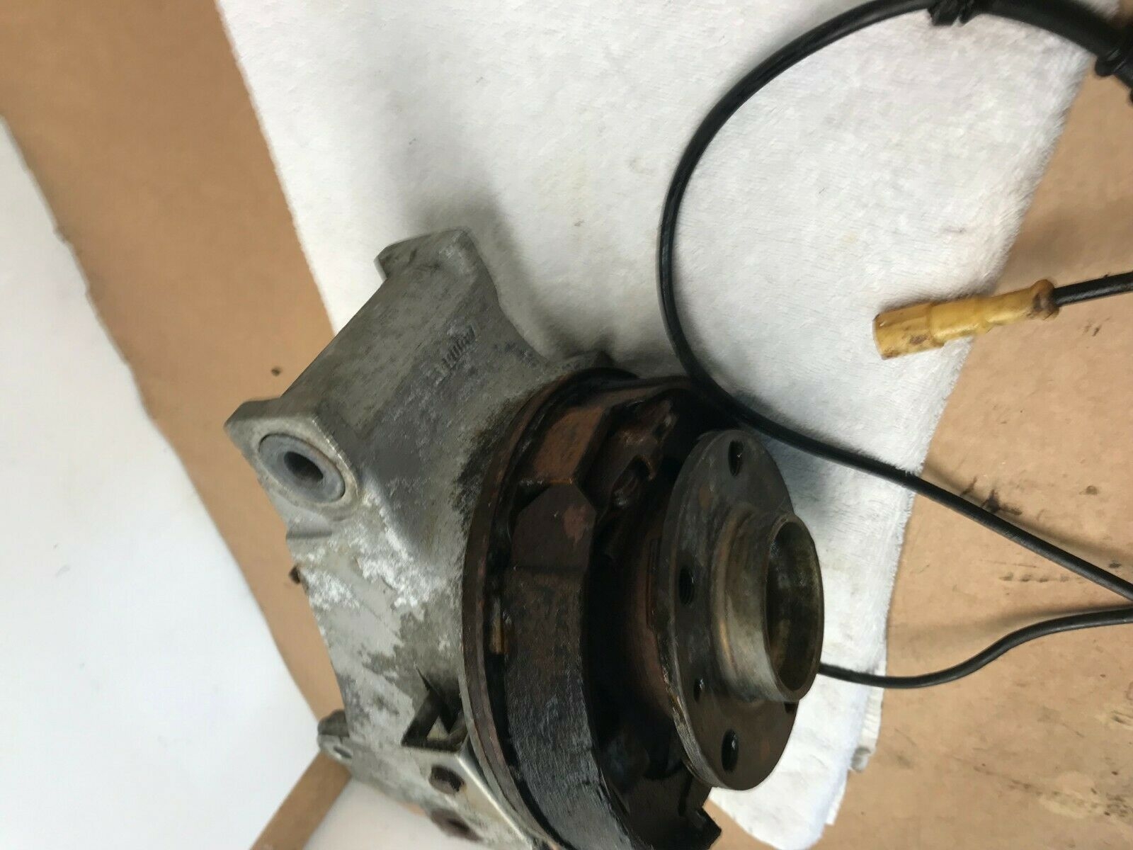 FERRARI 456 355 stub axle wheel hub Rear Right Ferrari F355 1203