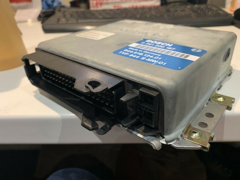 PORSCHE 944 2.5 16V ENGINE ECU 944 ENGINE ECU 1988 YEAR
