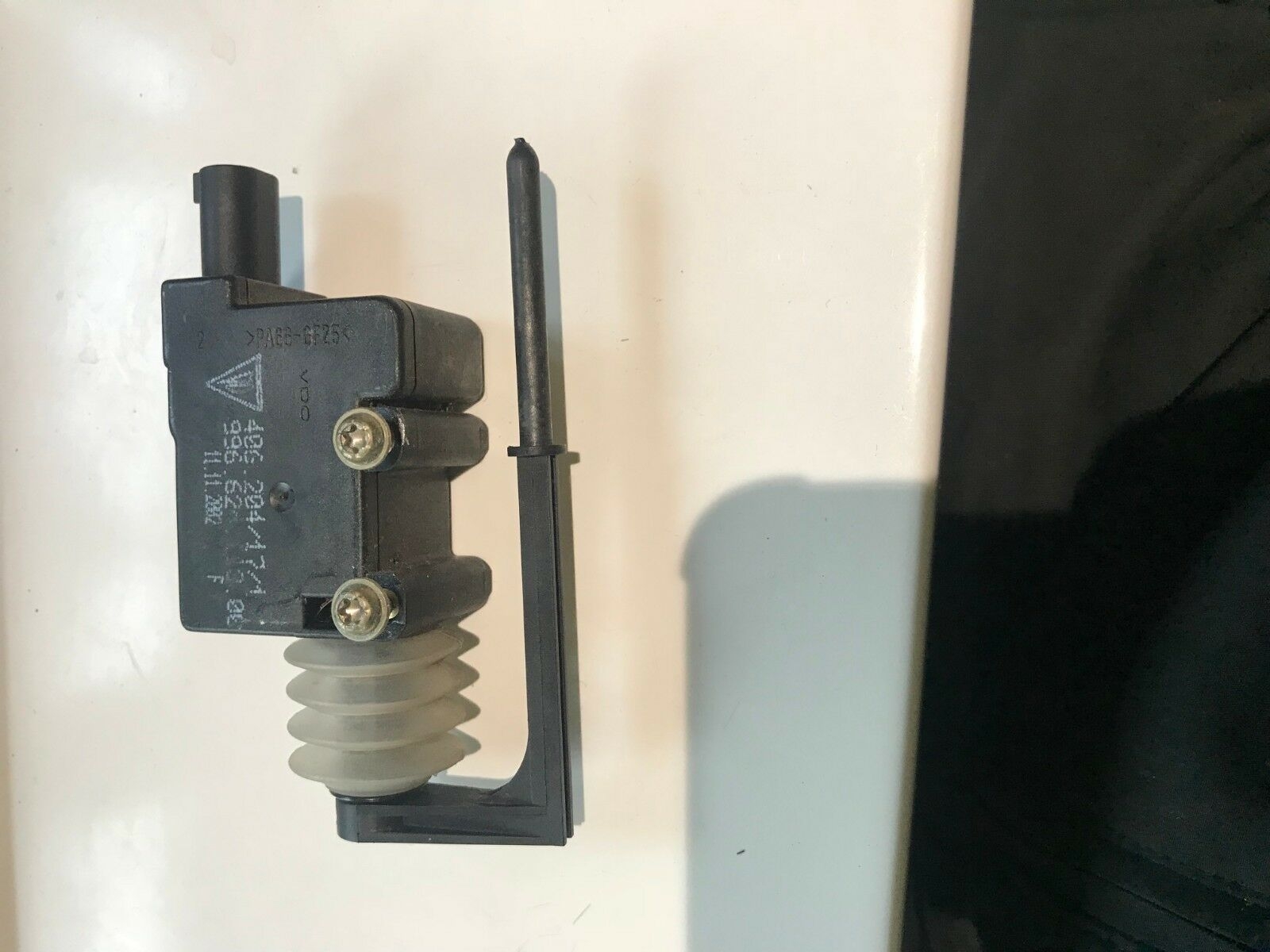 Porsche Carrera 996 Fuel Flap Lock Solenoid 99664211300 Fits 996 ...