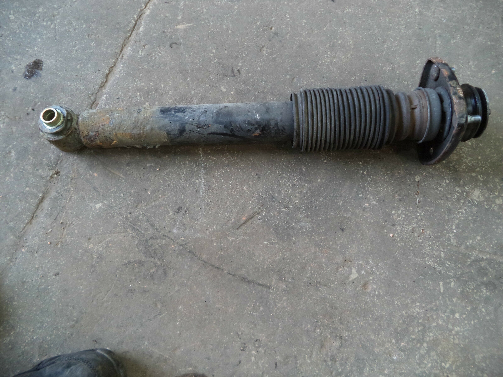 BMW X5 E53 OS REAR DRIVERS SIDE REAR RIGHT SHOCK SUSPENSION STRUT 2005 M.A