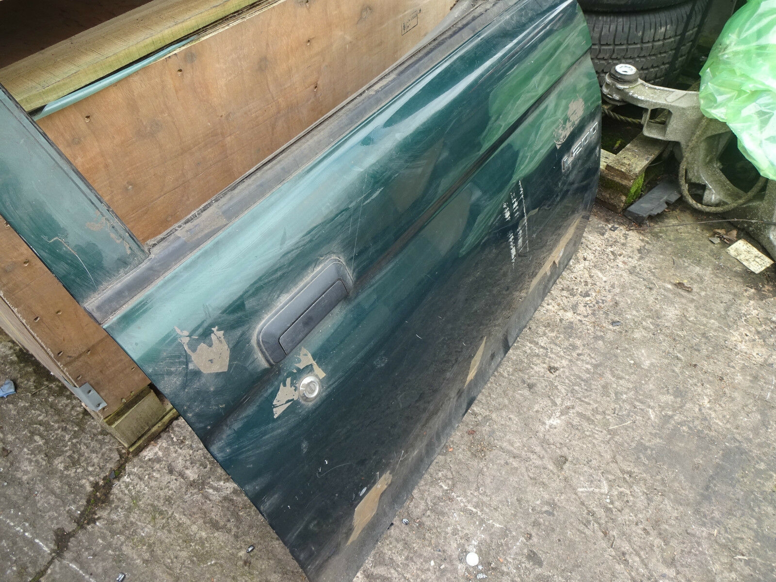 MITSUBISHI L200 DOOR