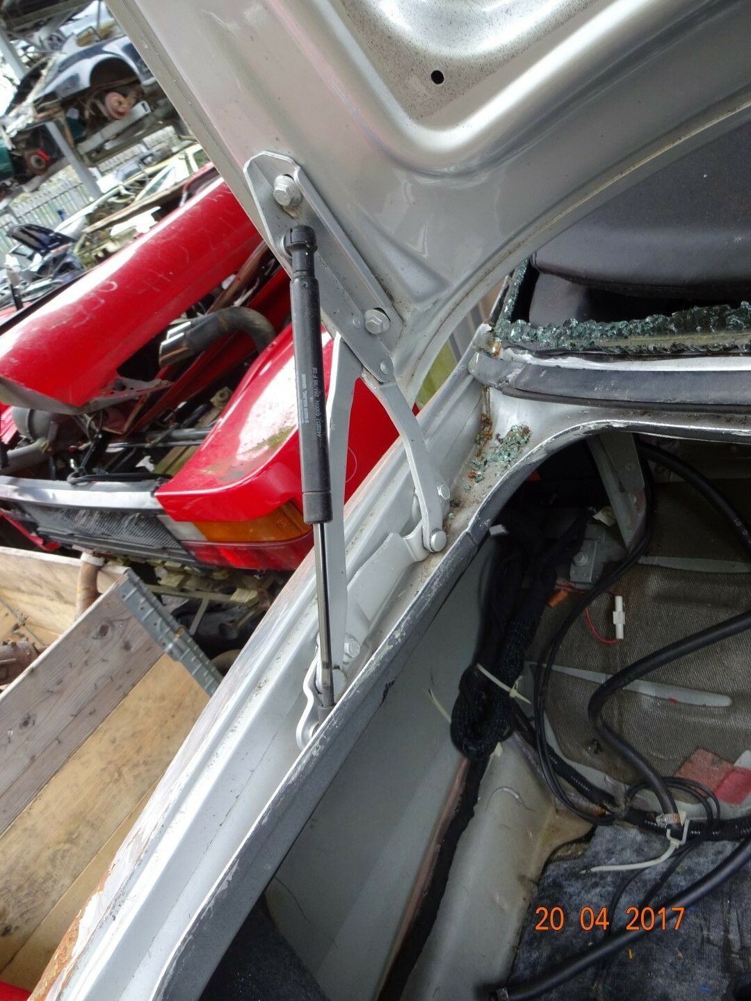 MASERATI QUATTROPORTE EVOLUTION REAR BOOT LID RAMS MASERATI QTP BOOT RAMS