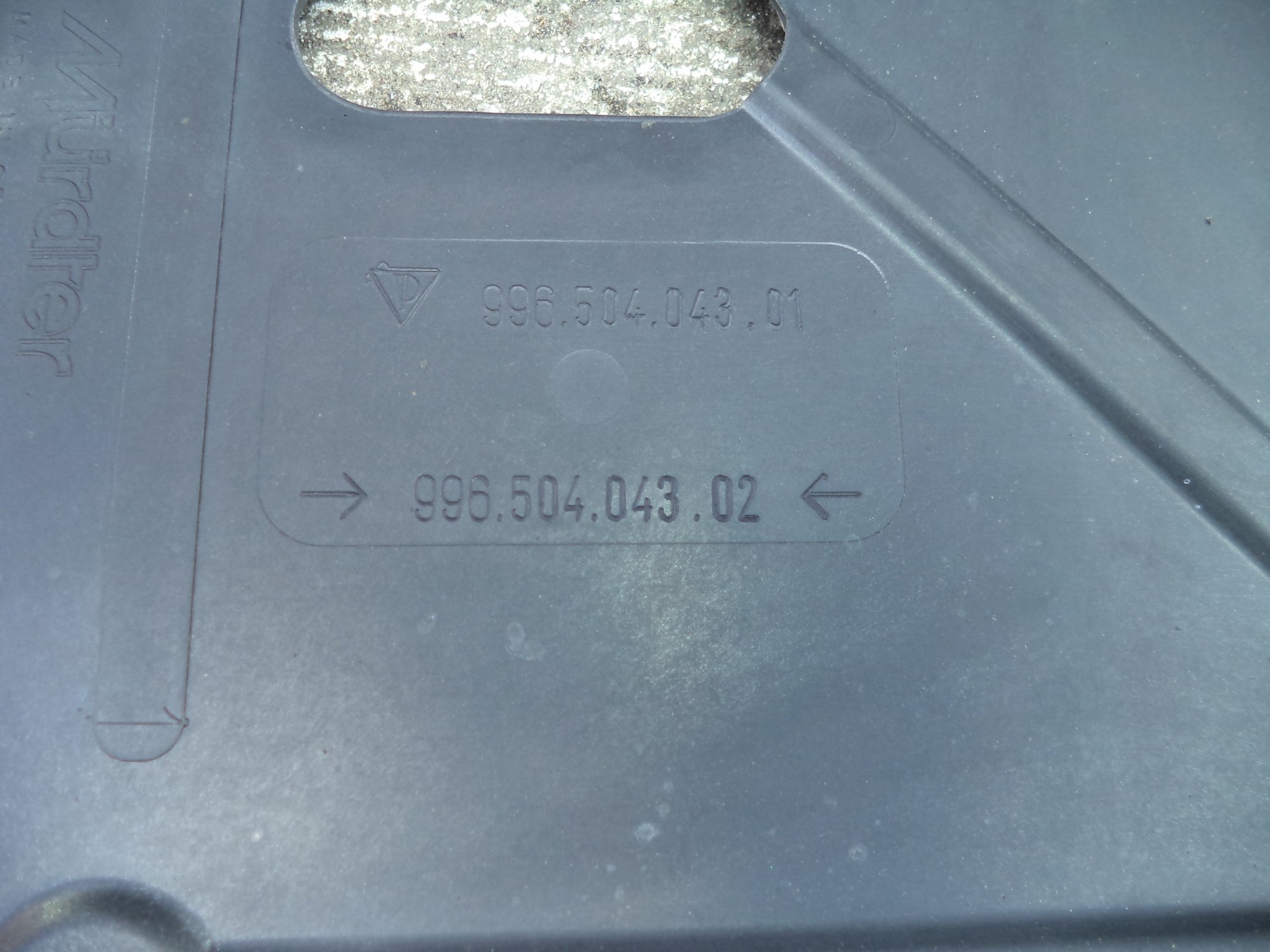 PORSCHE BOXSTER 986 CENTER PLASTIC UNDER TRAY V323SWT 98650404302