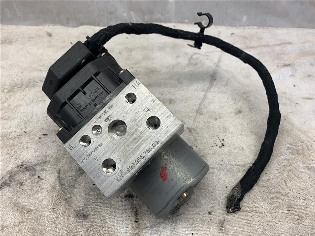Porsche Boxster (986) ABS Pump 99635575502 0265215401 C/w. Plug ...