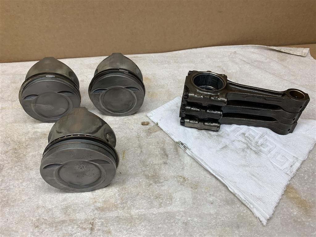 Porsche 944 Piston Porsche 944 Con Rod (1 of 3) M44.07 M44/07 Engine ...