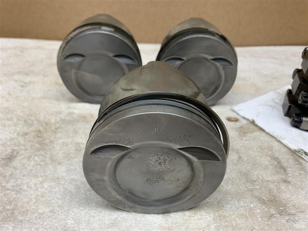 Porsche 944 Piston Porsche 944 Con Rod (1 of 3) M44.07 M44/07 Engine ...