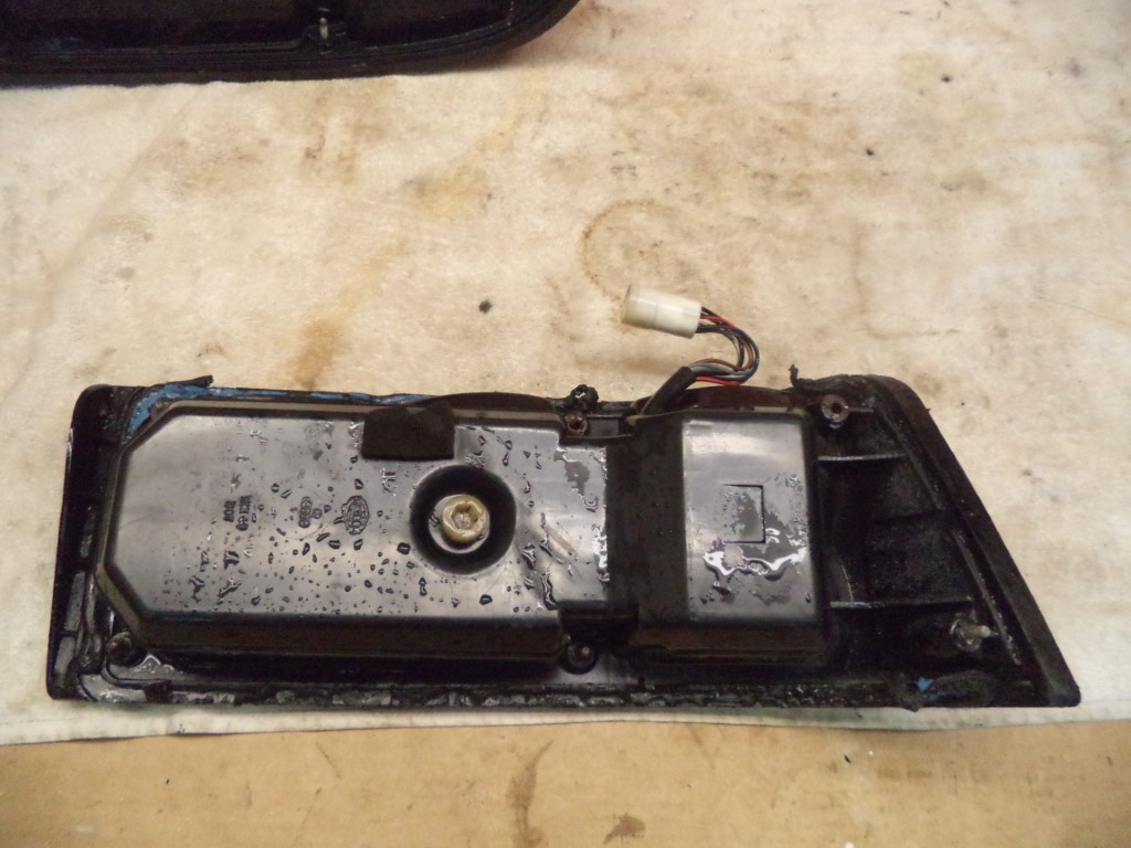 PORSCHE 944 NS PASSENGER SIDE REAR LIGHT (MT 944 BOX) 944 REAR LIGHT