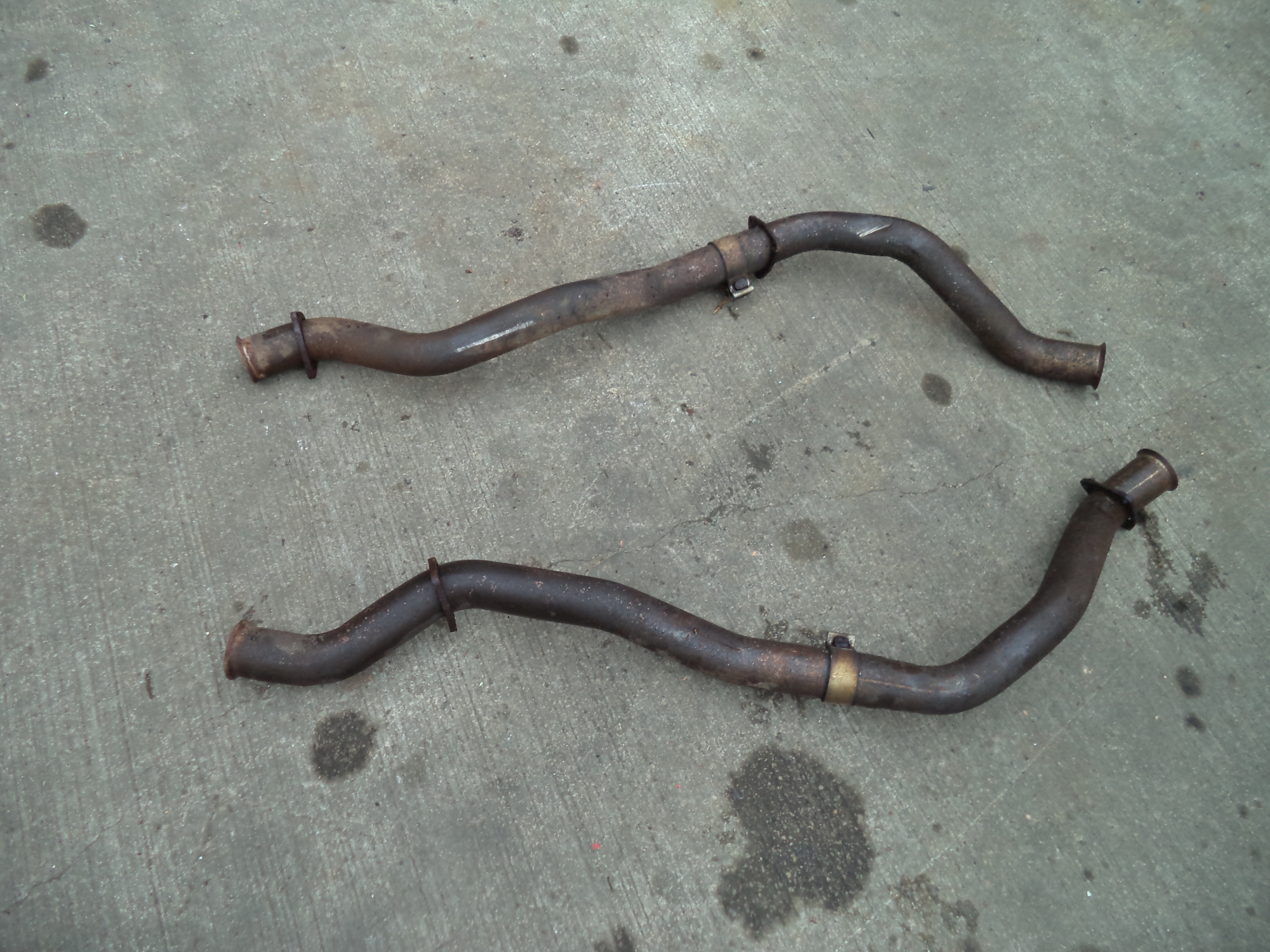 MASERATI 3200 GT EXHAUST SYSTEM 3200 GT REAR EXHAUST PIPES LOC S CAR