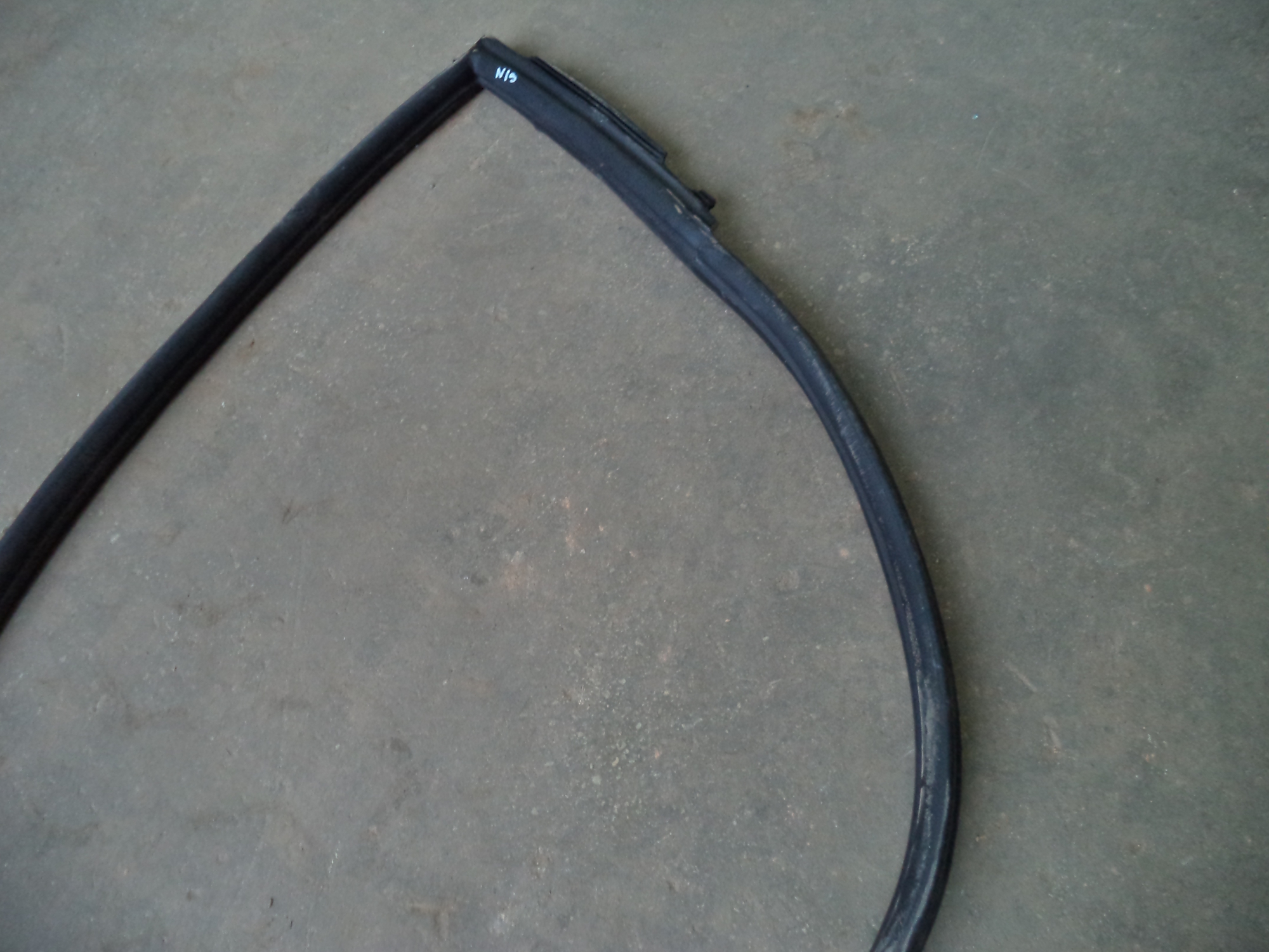 PORSCHE 996 N/S DOOR SEAL . 996 COUPE PASSENGER DOOR SEAL Loc c10vox 7557
