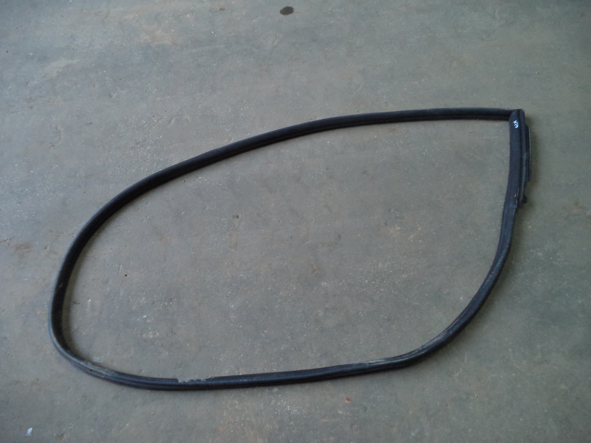 PORSCHE 996 N/S DOOR SEAL . 996 COUPE PASSENGER DOOR SEAL Loc c10vox 7557