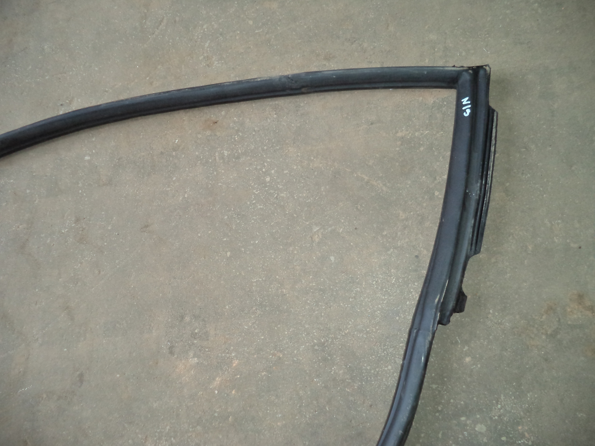 PORSCHE 996 N/S DOOR SEAL . 996 COUPE PASSENGER DOOR SEAL Loc c10vox 7557