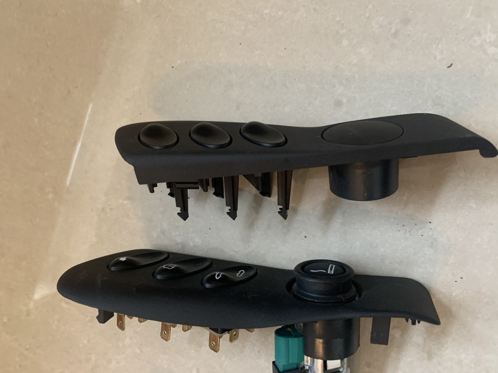 PORSCHE BOXSTER 986 CENTRE CONSOLE SWITCHES COVD 1 SWITCHES