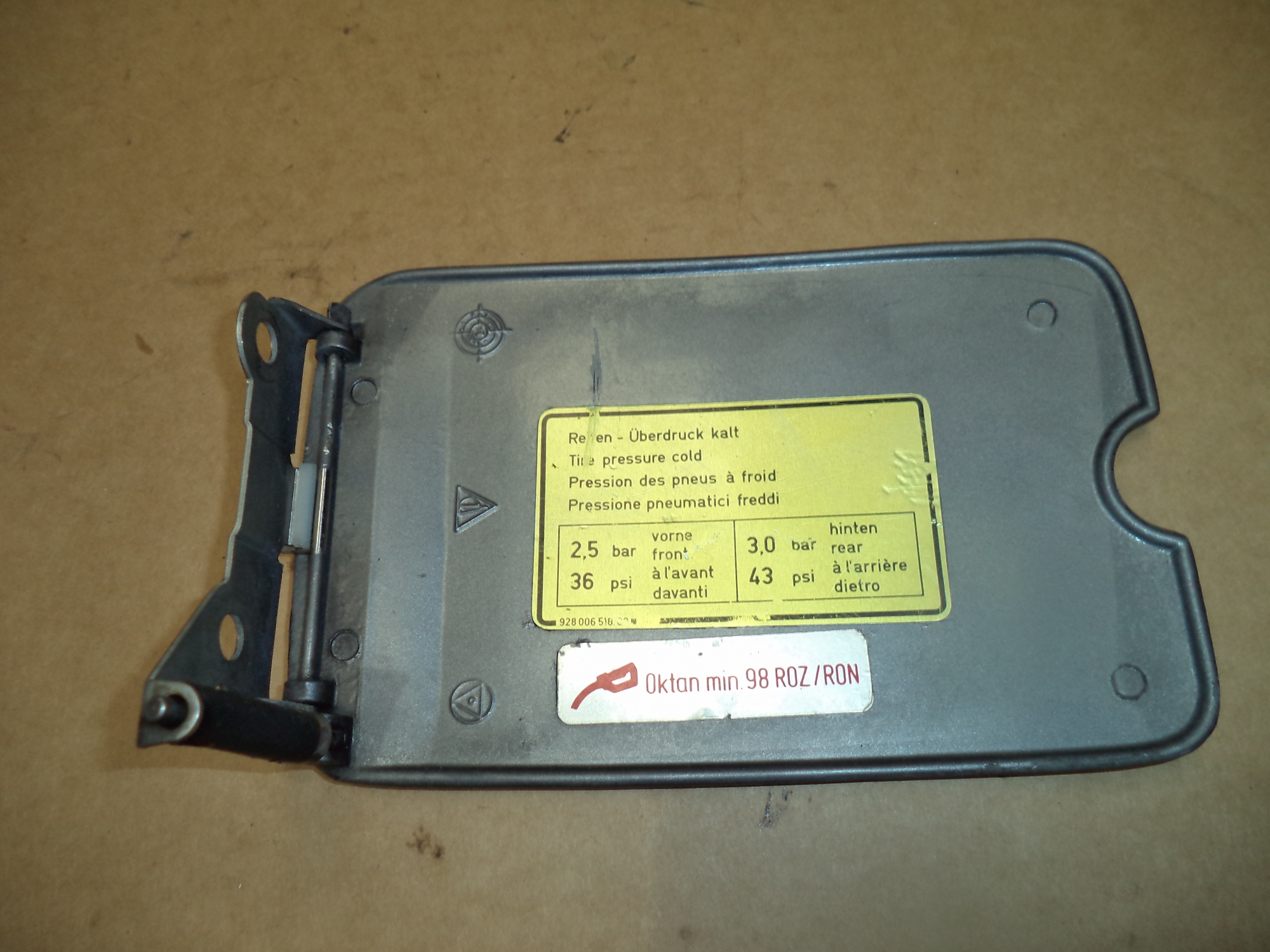 PORSCHE 928 FUEL FILLER FLAP. 92850430102 LOC BOX 8558