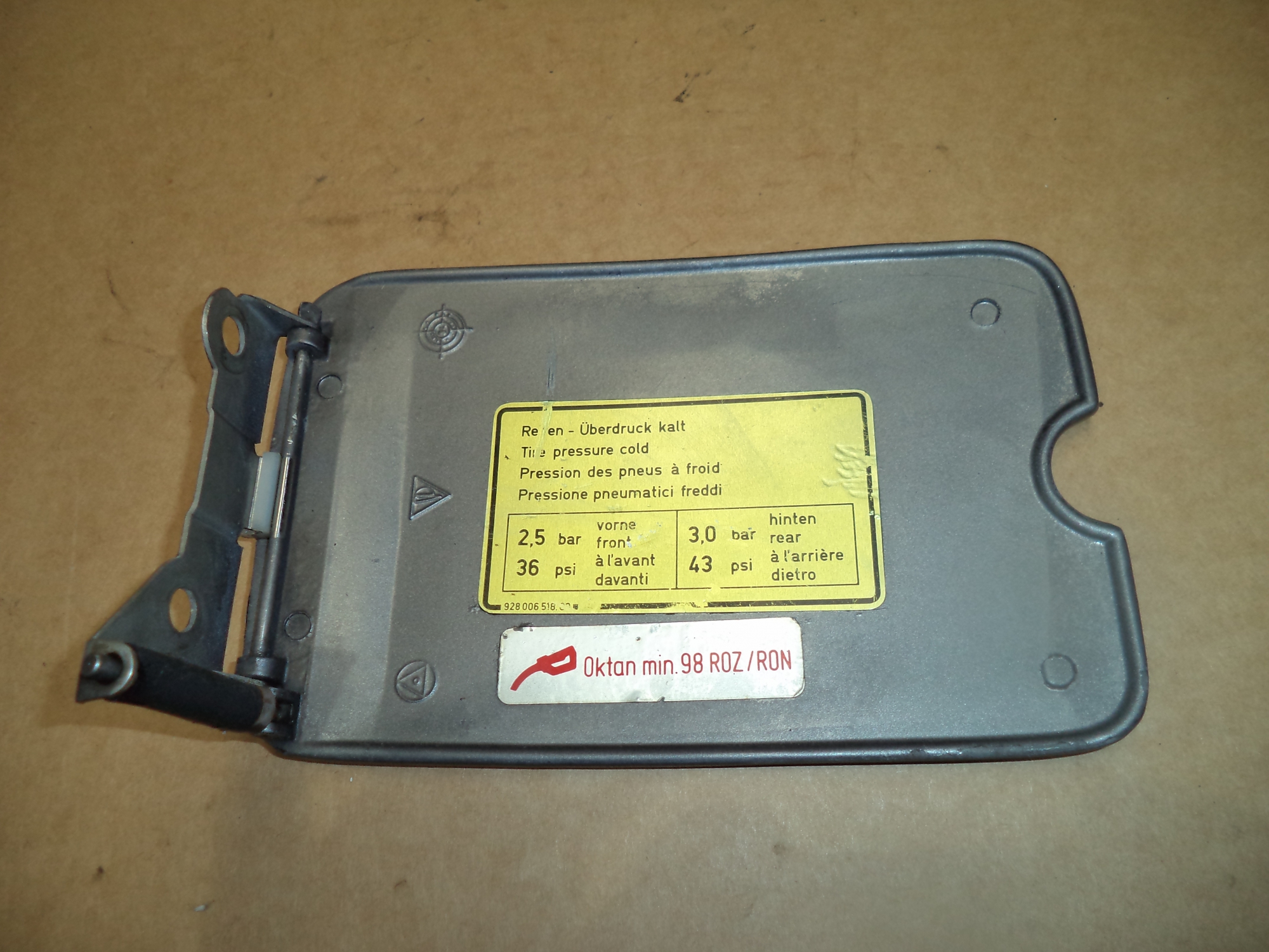 PORSCHE 928 FUEL FILLER FLAP. 92850430102 LOC BOX 8558