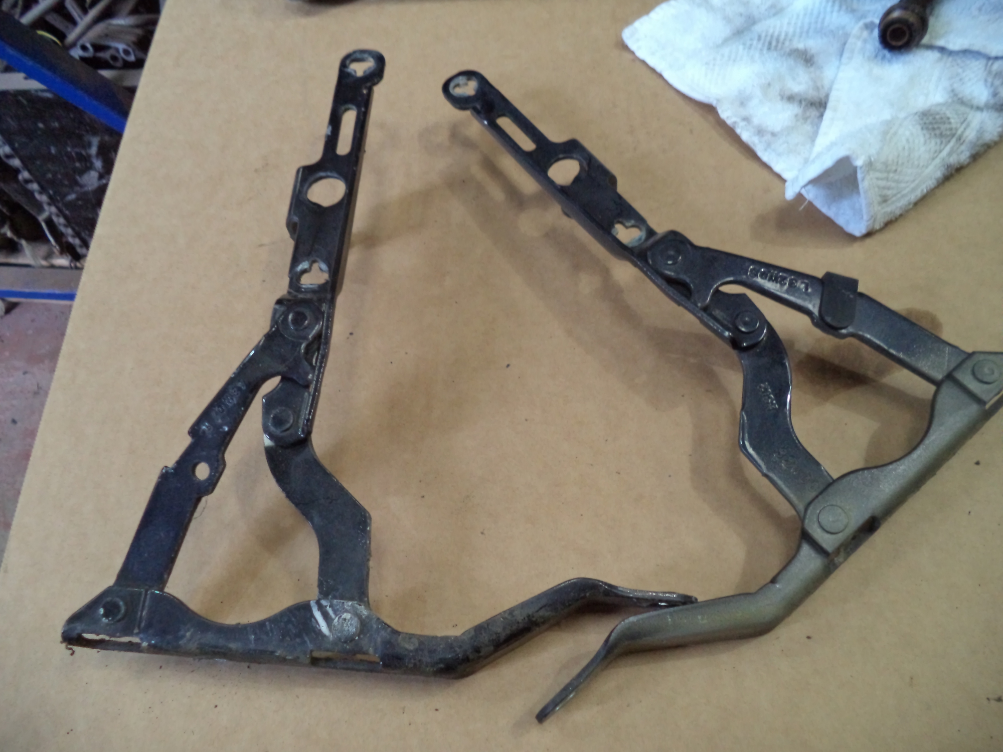 PORSCHE 997 ENGINE LID HINGES 997 CARRERA 2 ENGINE COVER HINGES SUBST BAY 1