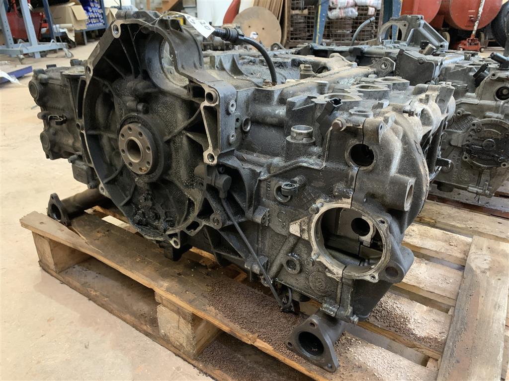 Porsche Boxster 2.5 Engine For Parts Boxster M96.20 Parts Damaged ...
