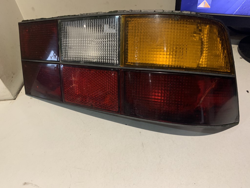 PORSCHE 944 REAR LIGHT 05.12 DAMAGED LIGHT REAR LIGHTS