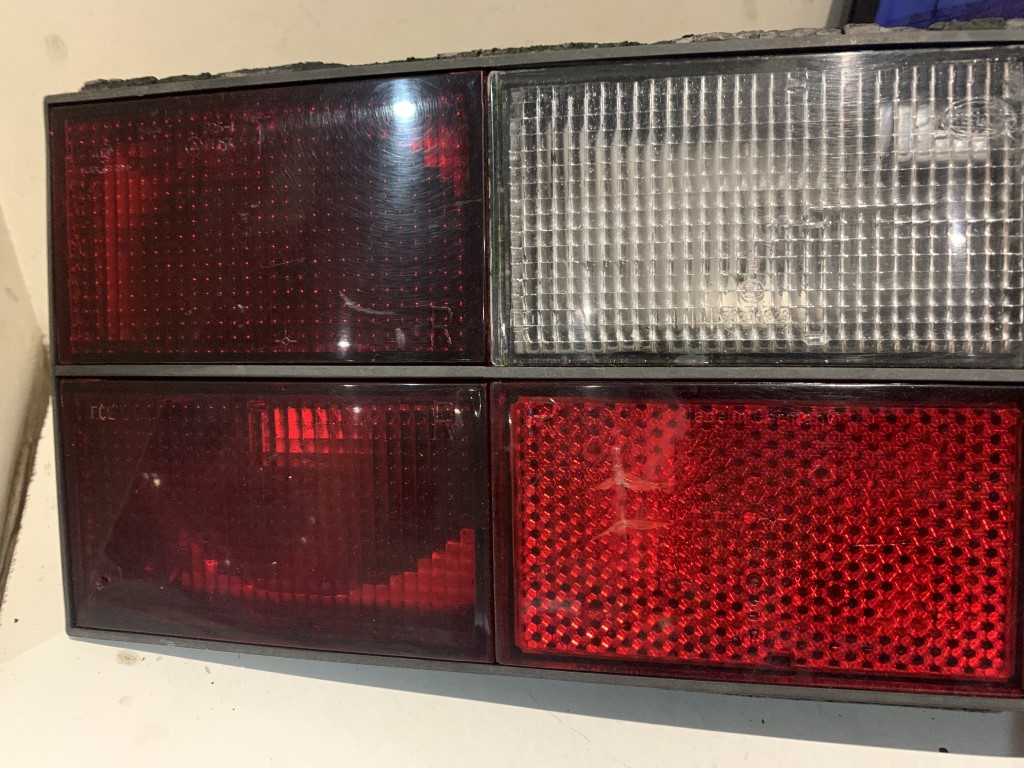 PORSCHE 944 REAR LIGHT 05.12 DAMAGED LIGHT REAR LIGHTS