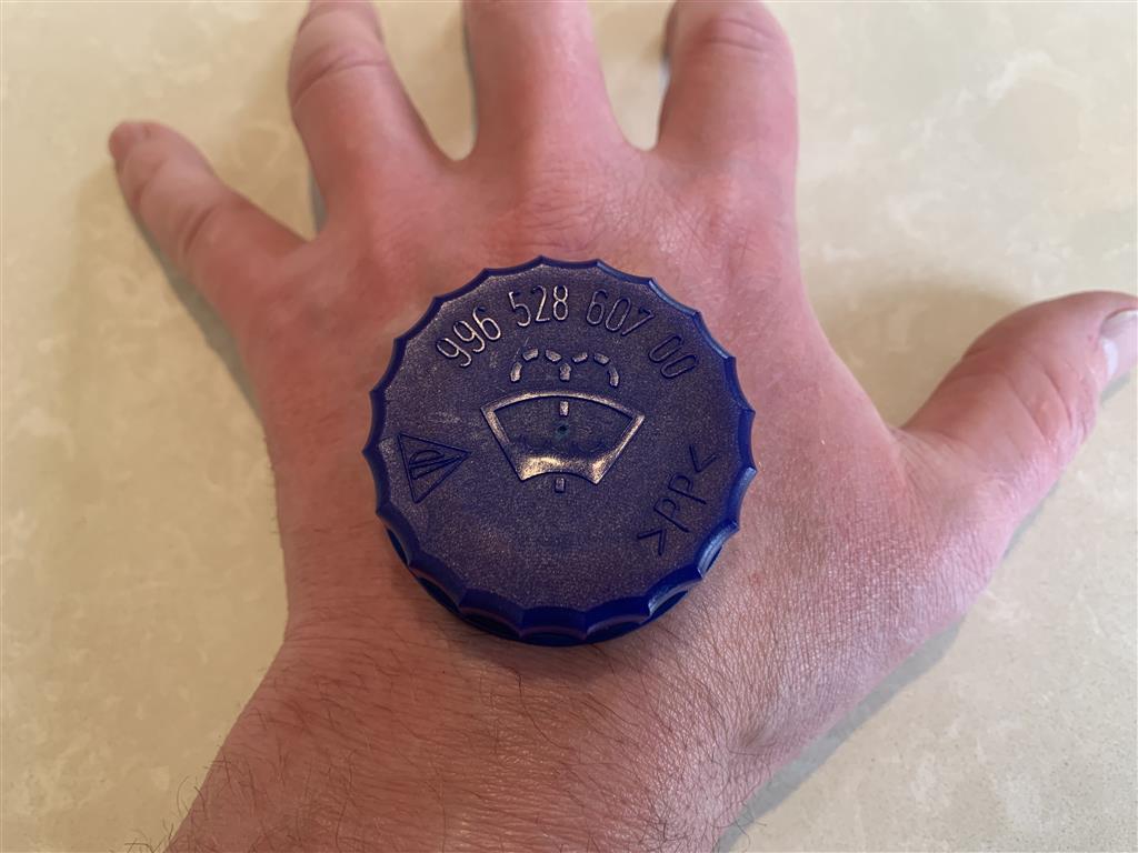 PORSCHE 986 987 BOXSTER CAYMAN 996 997 WASHER FLUID TANK CAP 99652860700