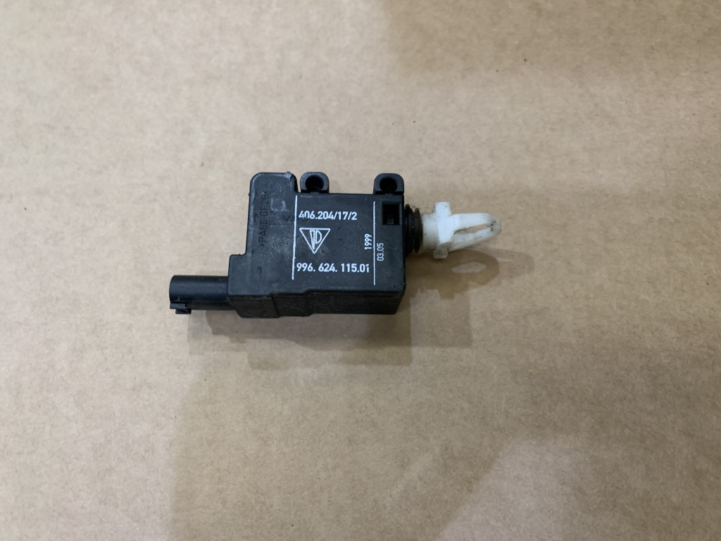 PORSCHE BOXSTER FUEL LID DOOR COVER ACTUATOR MOTOR 996.624.115.01 ...