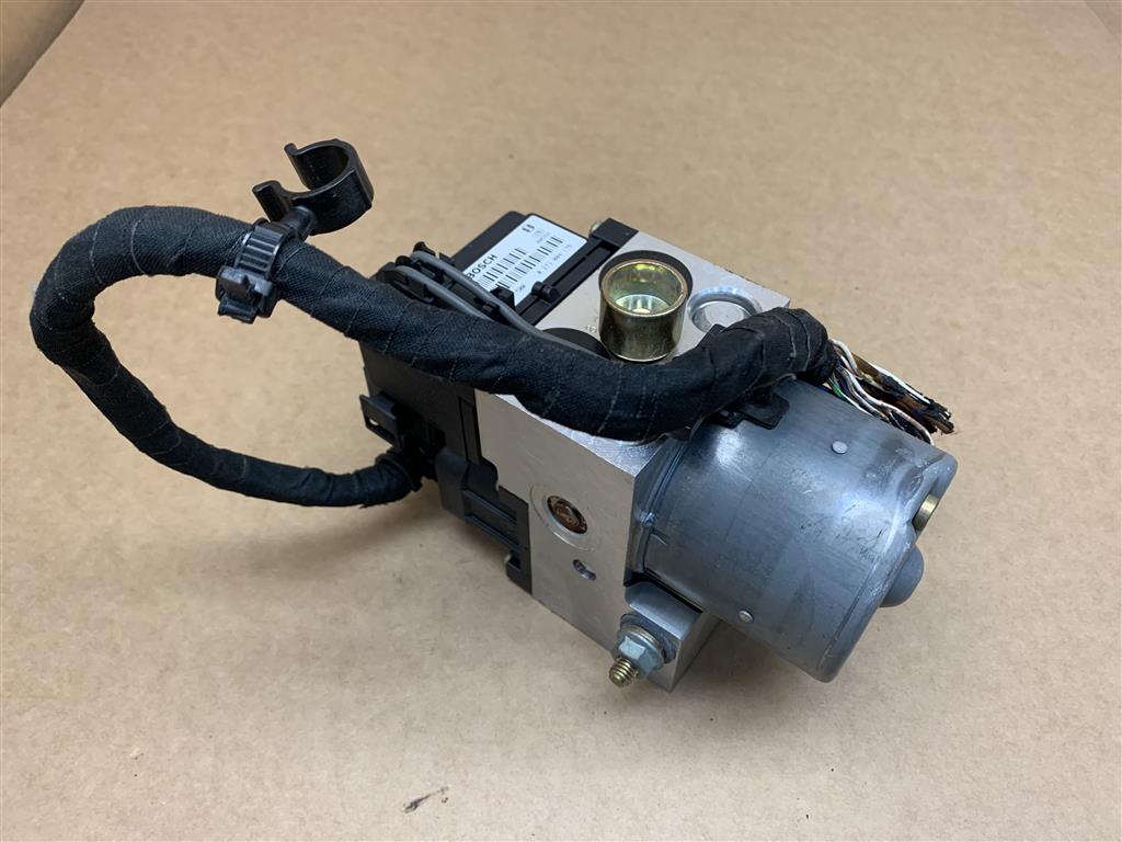 Porsche Boxster 986 ABS Pump C/w. ECU & Plug Connector P/n 99635575502