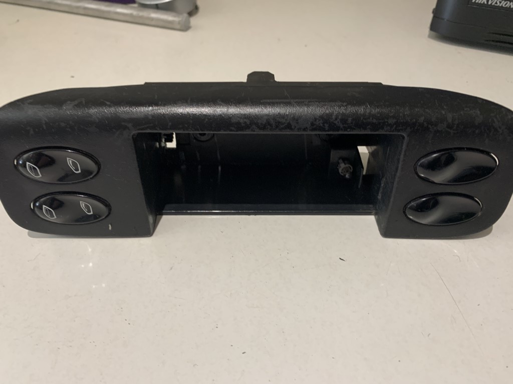 PORSCHE BOXSTER 986 CENTER CONSOLE WINDOW SWITCH HOLDER 07.05 JJ