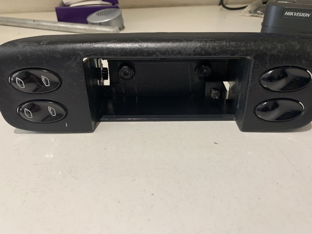 PORSCHE BOXSTER 986 CENTER CONSOLE WINDOW SWITCH HOLDER 07.05 JJ