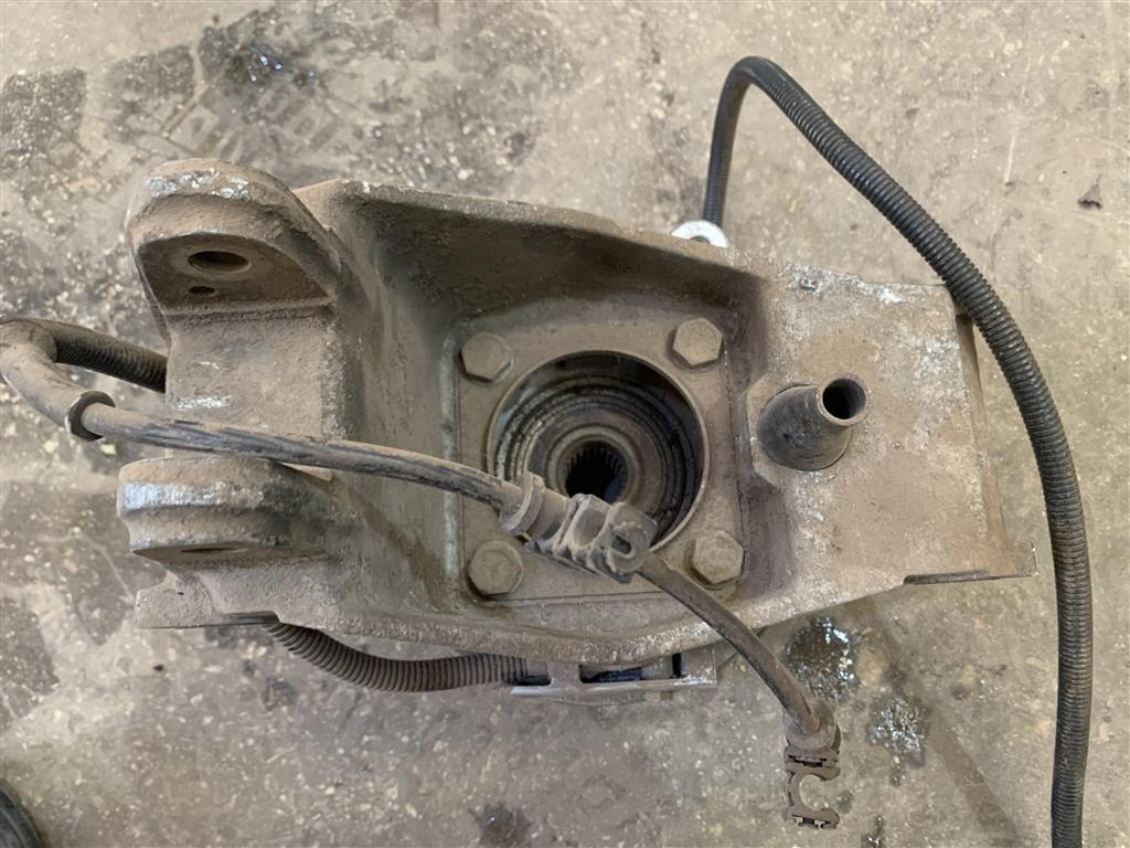 Ferrari 348 Rear Upright Ferrari F348 Rear Hub Assembly RIGHT Side 148034