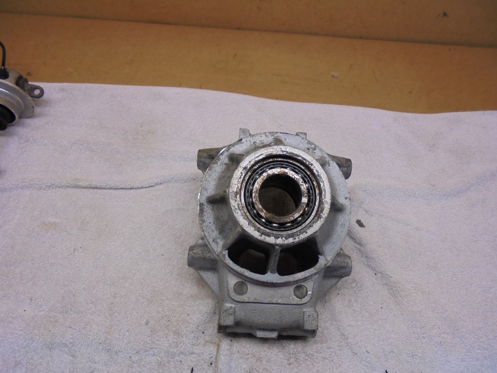 Ferrari F40 Rear Hub Carrier 151242 F40 Rear Hub Upright F40 Rear Hub ...