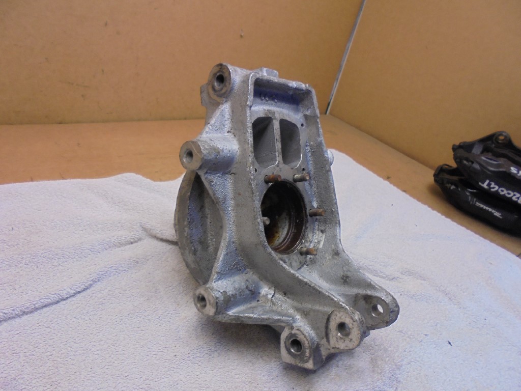 Ferrari F40 Rear Hub Carrier 151242 F40 Rear Hub Upright F40 Rear Hub ...