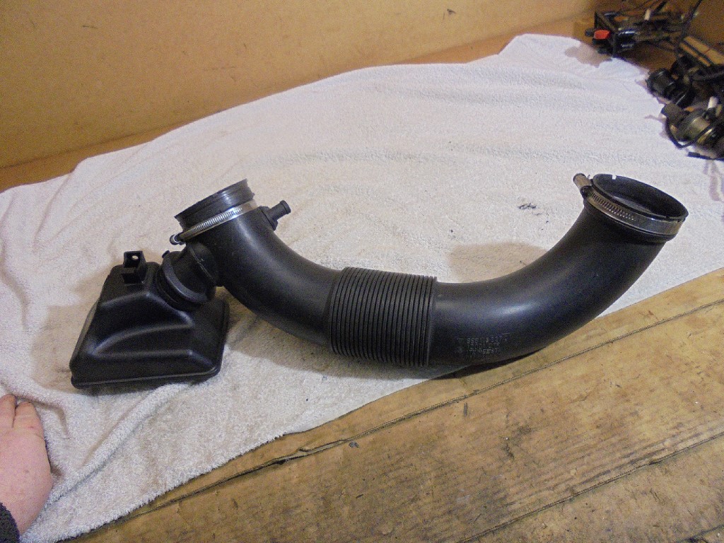 Porsche 986 Boxster 2.5L Air Intake Pipe 99611022701 986/996 2.5L Air ...