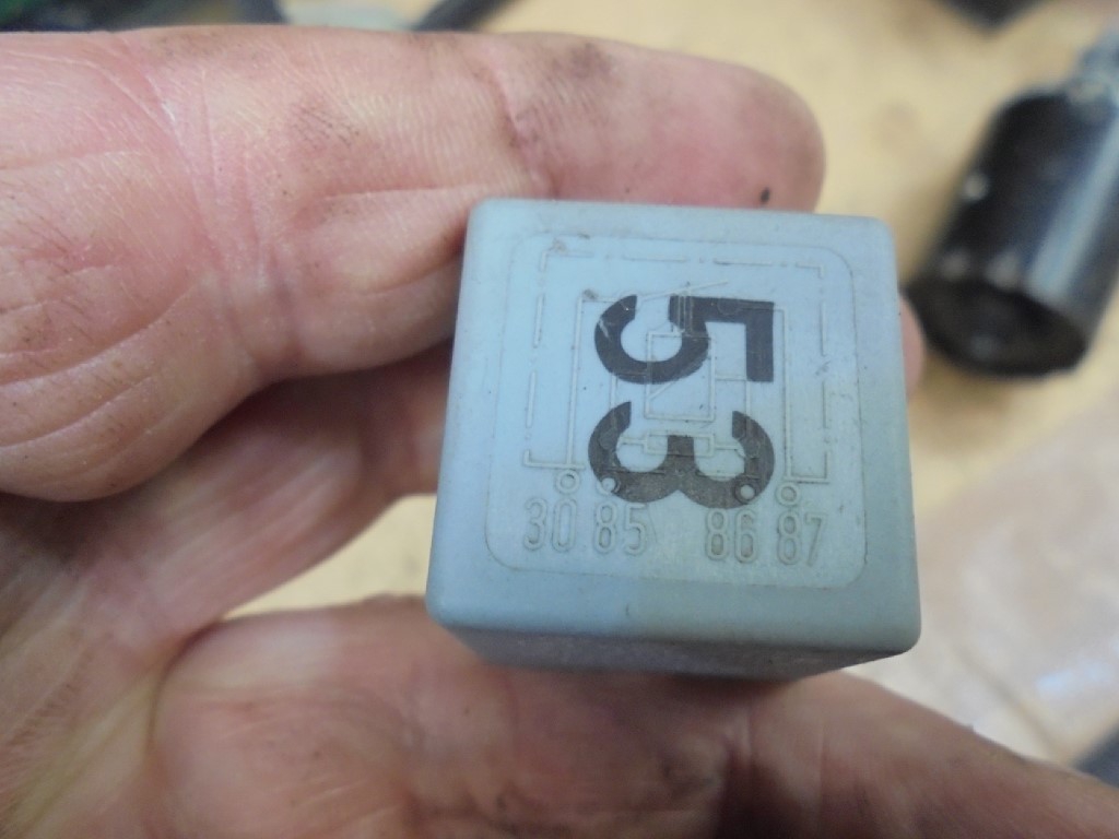 Porsche 964 C2 Cabriolet Tiptronic Multi Purpose Relay 141951253B ...