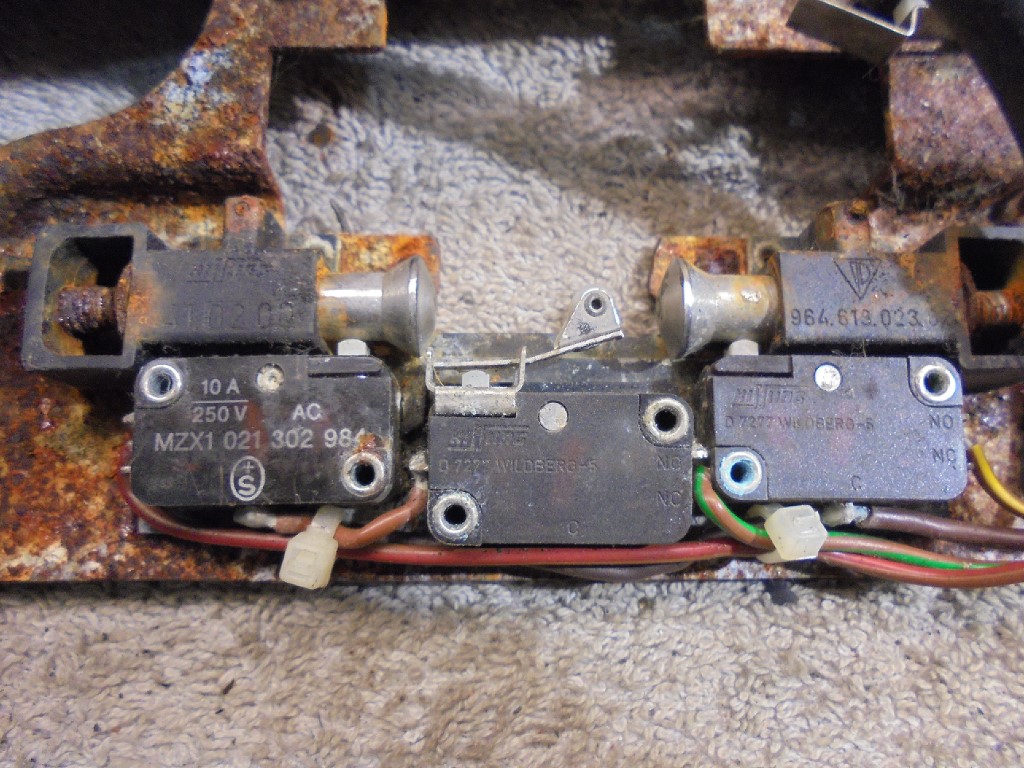 Porsche 964 3.6L Coupe Tiptronic Microswitch Plate 96461302302 J724FYB ...