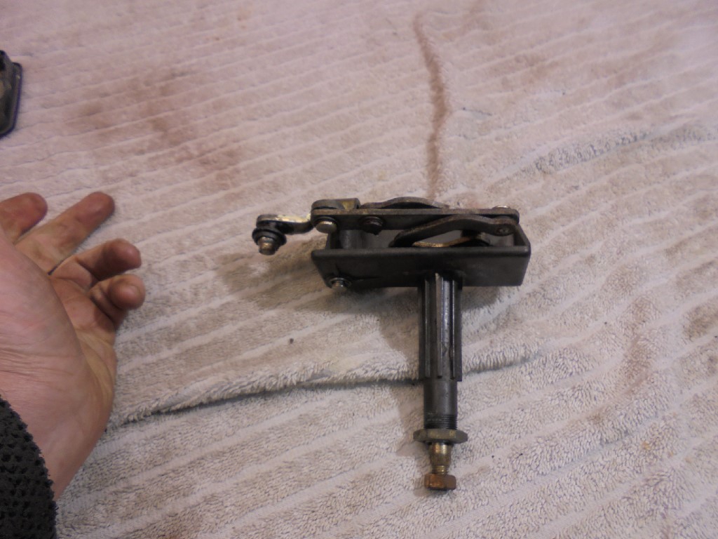 Porsche 964 3.6L Coupe LHD Rear Wiper Spindle / Linkage 964 Coupe LHD ...