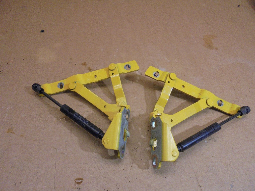 Porsche 986 Boxster Pair of Boot Hinges in Speed Yellow AF02LKD 986 Pr ...