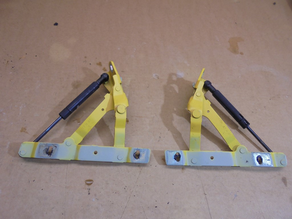 Porsche 986 Boxster Pair of Boot Hinges in Speed Yellow AF02LKD 986 Pr ...
