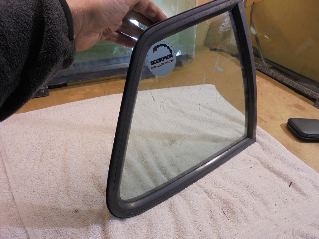 Porsche 944 Coupe Right Rear Quarter Glass and Seal 944 Coupe O/S/R 1/4 ...