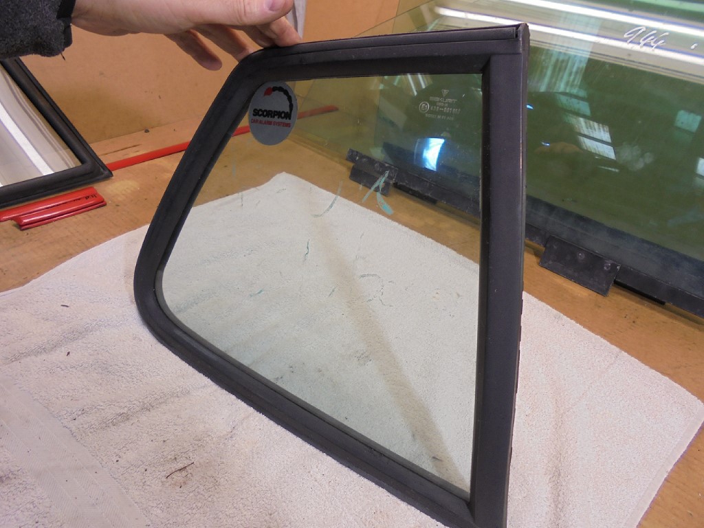 Porsche 944 Coupe Right Rear Quarter Glass and Seal 944 Coupe O/S/R 1/4 ...