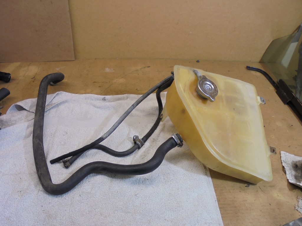Porsche 944 Radiator Expansion / Header Tank 94410612503 944 Radiator ...
