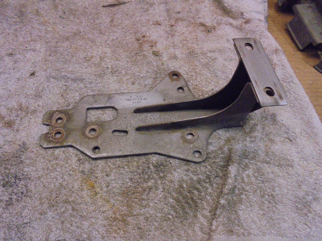 Porsche 986 Boxster 2.5L RHD Exhaust Silencer Mounting Bracket ...