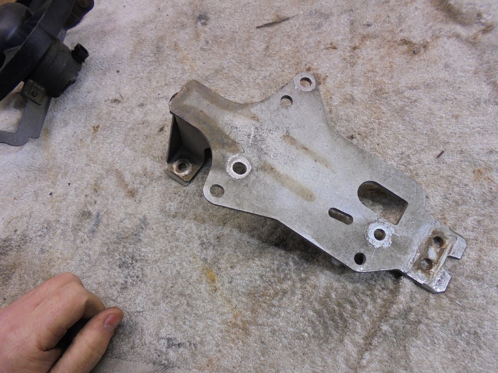 Porsche 986 Boxster 2.5L RHD Exhaust Silencer Mounting Bracket ...