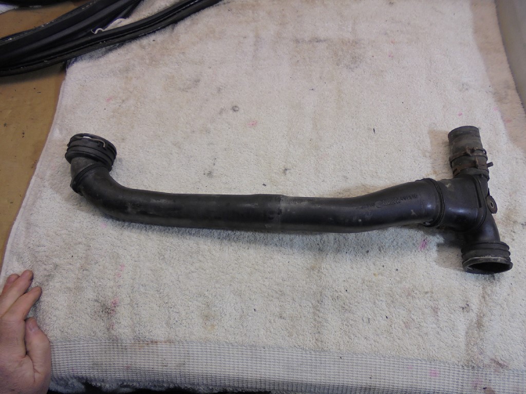 Porsche 987 Plastic Coolant Manifold Pipe 99710675104 987 Coolant ...
