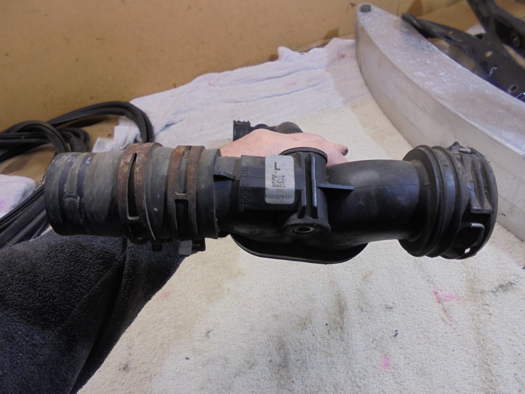 Porsche 987 Plastic Coolant Manifold Pipe 99710675104 987 Coolant ...