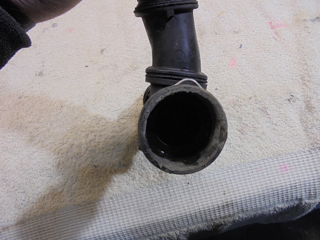 Porsche 987 Plastic Coolant Manifold Pipe 99710675104 987 Coolant ...