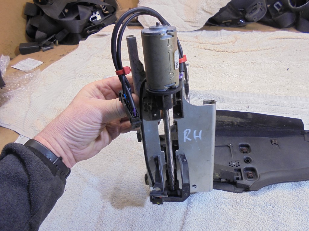 Porsche 996 Cabriolet Right Side Roof Flap and Actuator 99656117601 in ...
