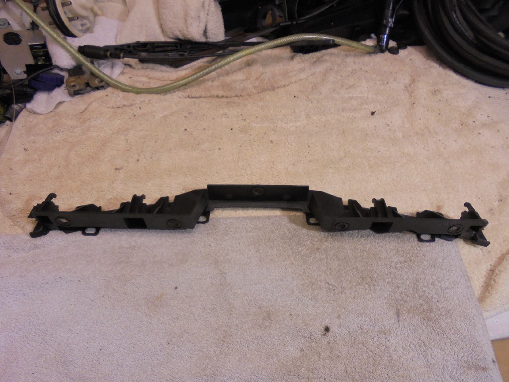 Porsche 986 / 996 Centre Front Bumper Mounting Bracket 99650553101 ...