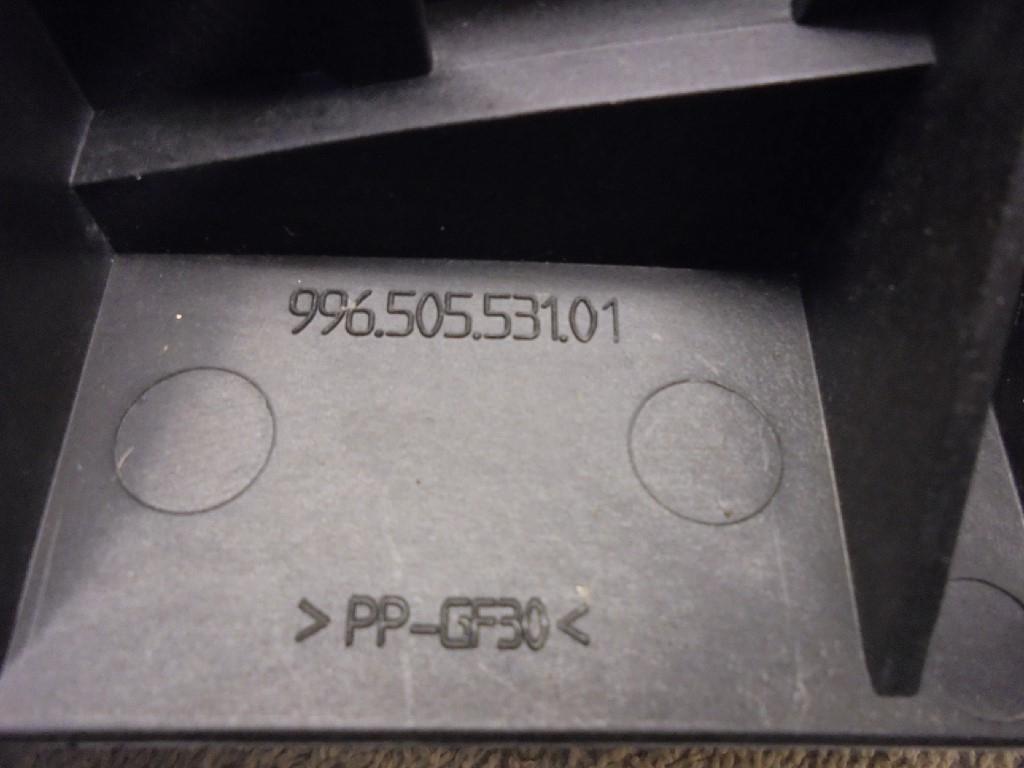 Porsche 986 / 996 Centre Front Bumper Mounting Bracket 99650553101 ...