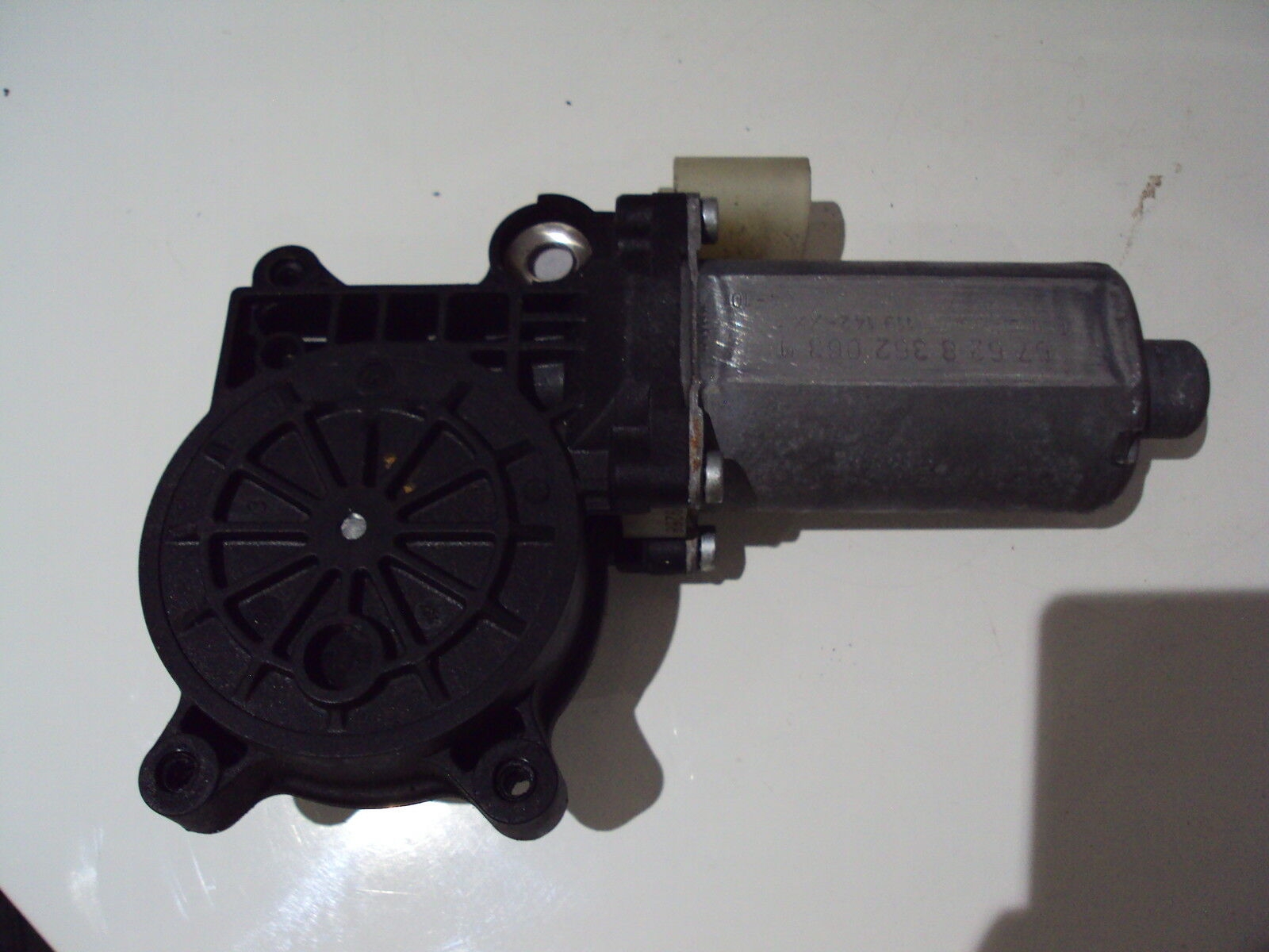 BMW X5 E53 Left Hand Rear Window Motor Bosch 0130 821716