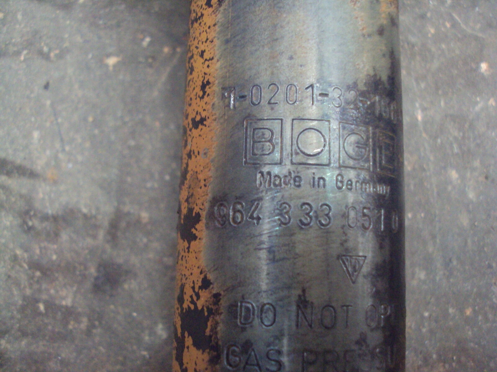 Rear Pair of Porsche 911 1989 Shock Absorbers Boge 964.333.051.05